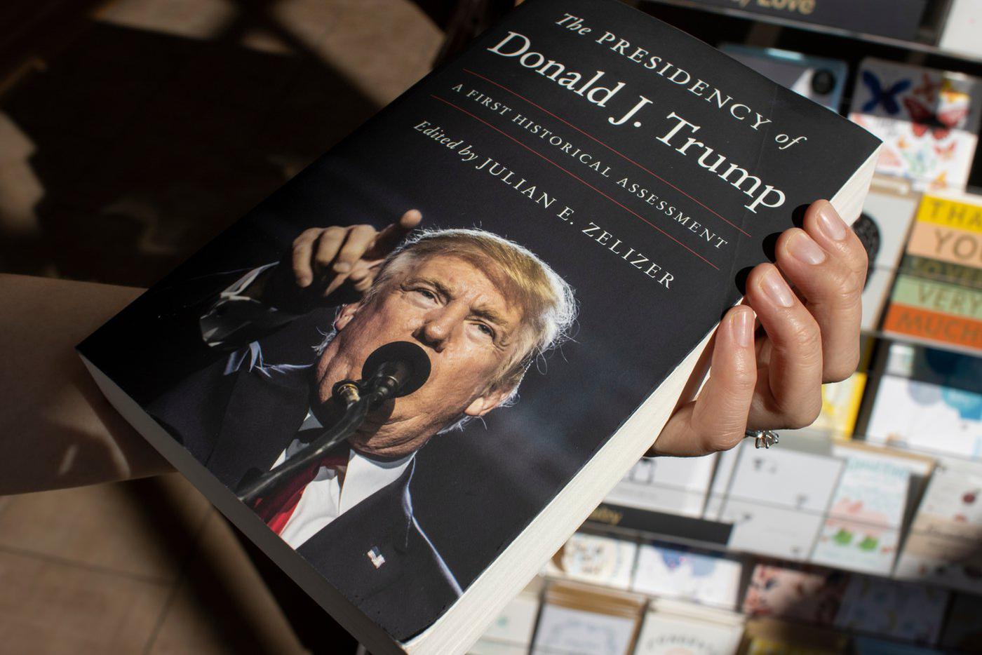 Россияне начали массово покупать книги Трампа